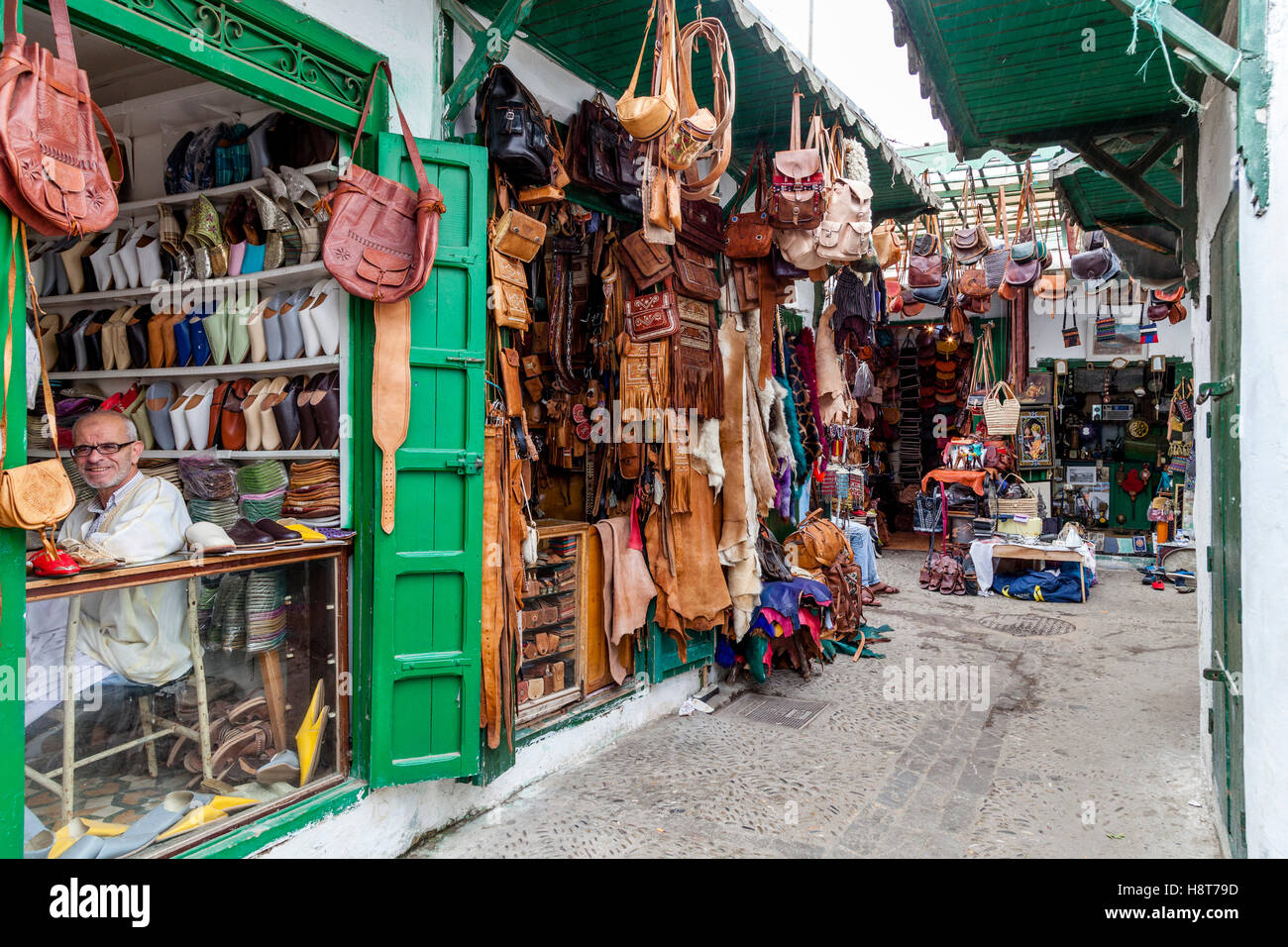 Shopkeeper man hi-res stock photography and images - Alamy