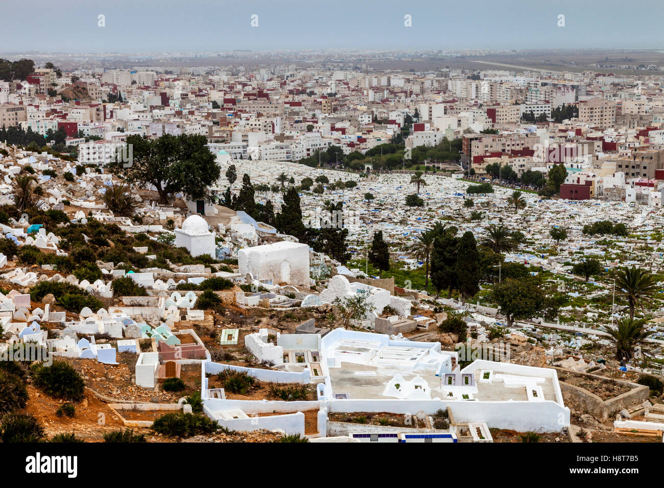 Elevated view of muslim cemetery hi-res stock photography and images ...