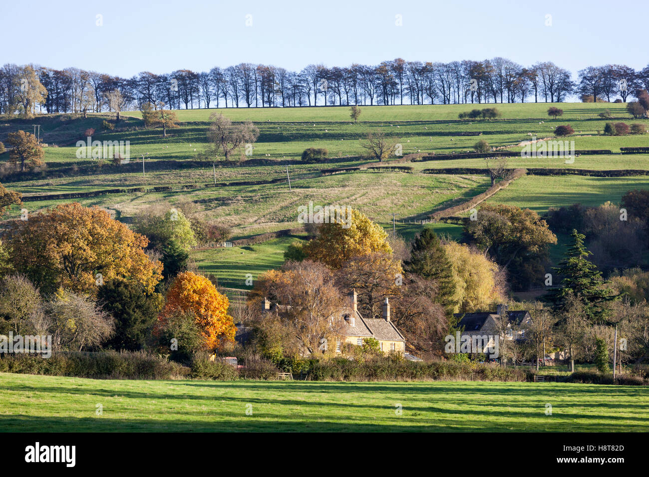 Cotswolds Autumn Village Scene High Resolution Stock Photography and Images - Alamy