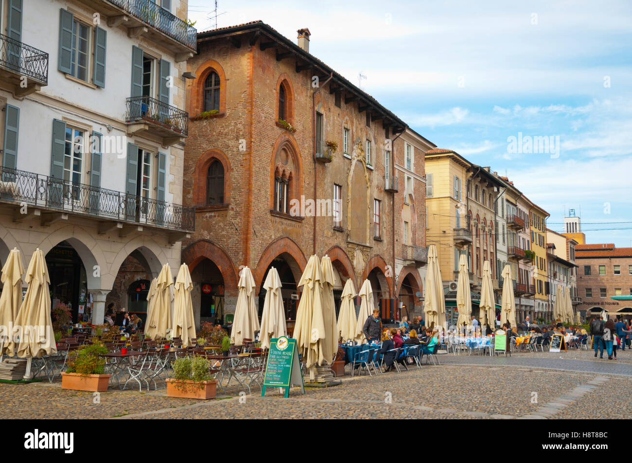 Piazza della vittoria pavia italy hi-res stock photography and images ...