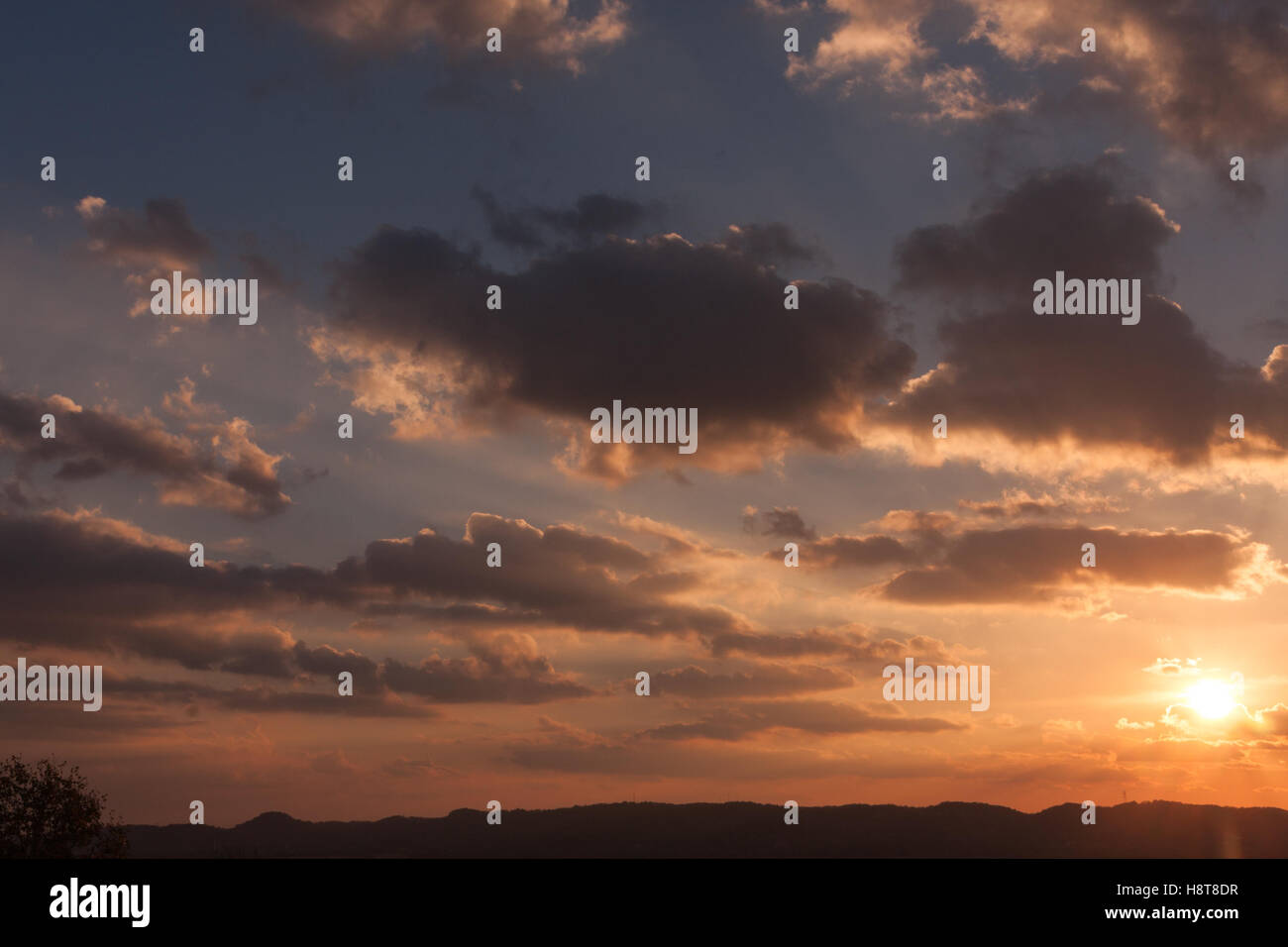 Backlit horizon over land hi-res stock photography and images - Alamy