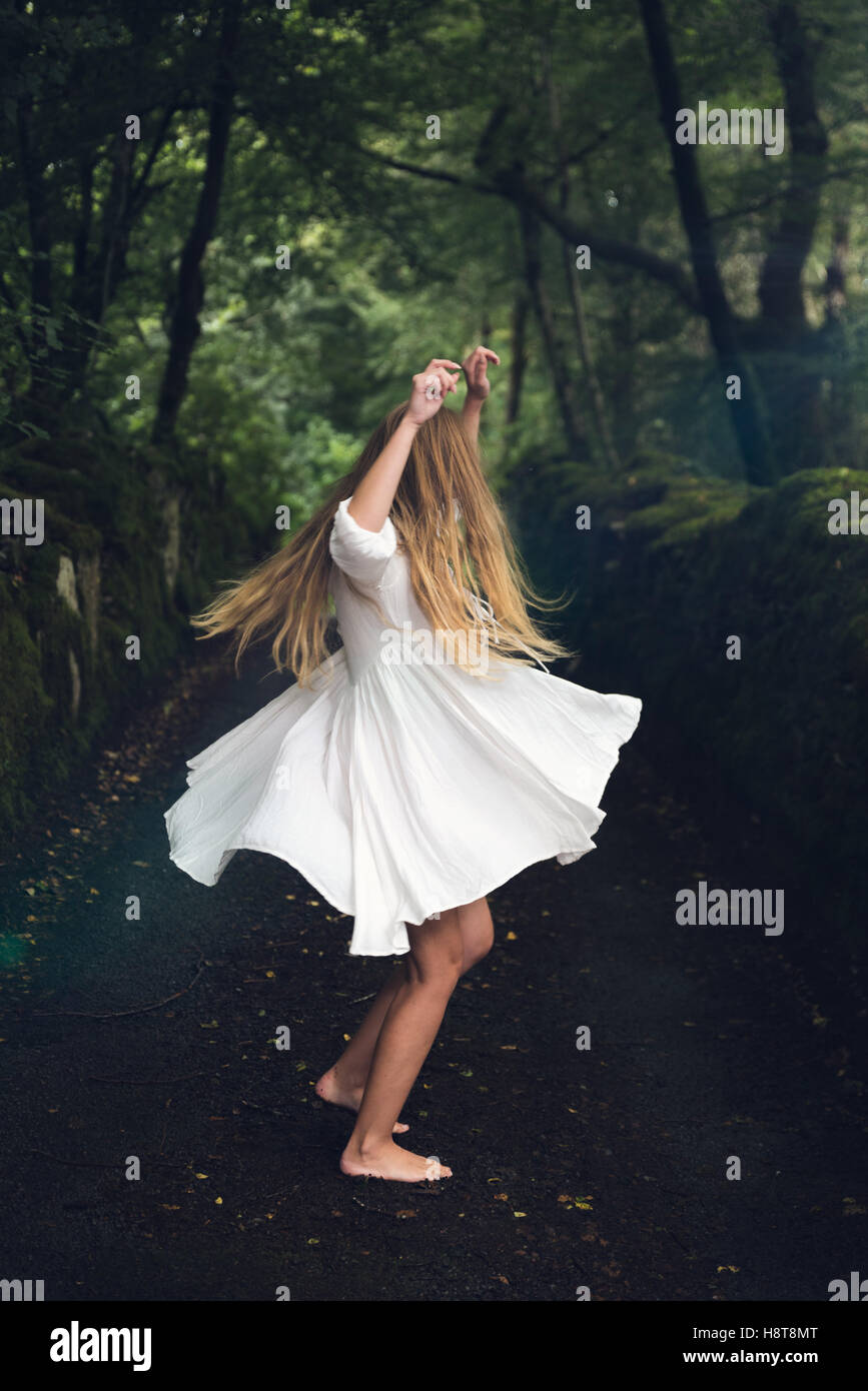 Dancing girl hi-res stock photography and images - Alamy