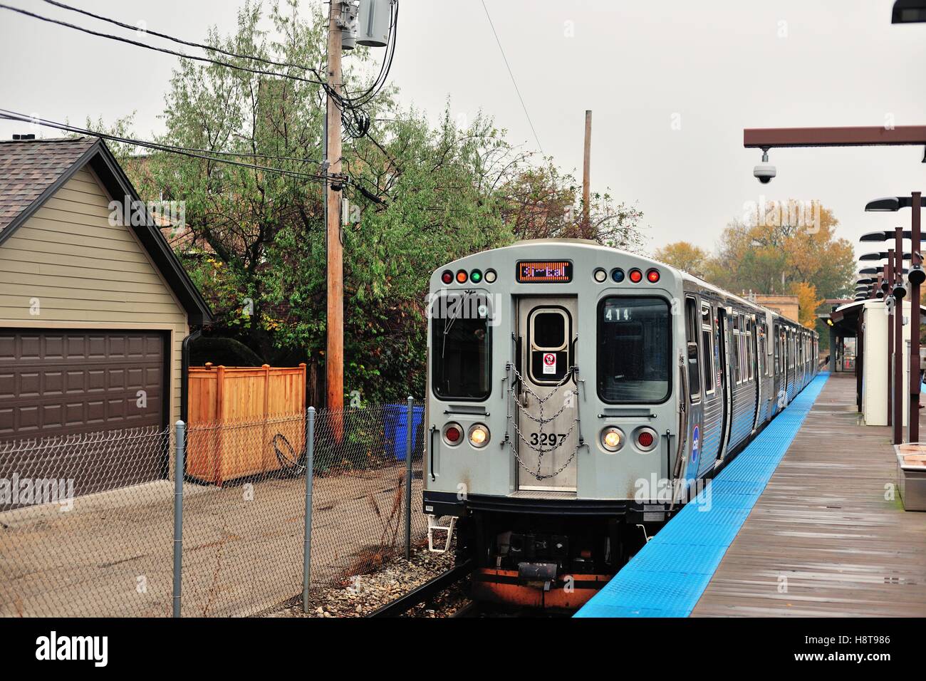 Chicago, Illinois, USA. A CTA Brown Line rapid transit train pulling ...