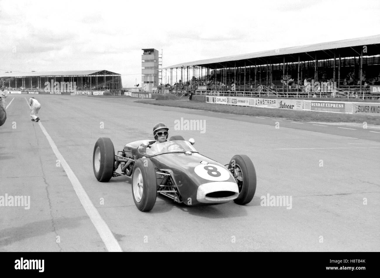 1960 BRITISH GP JIM CLARK LOTUS 18 LEAVES PITS Stock Photo - Alamy