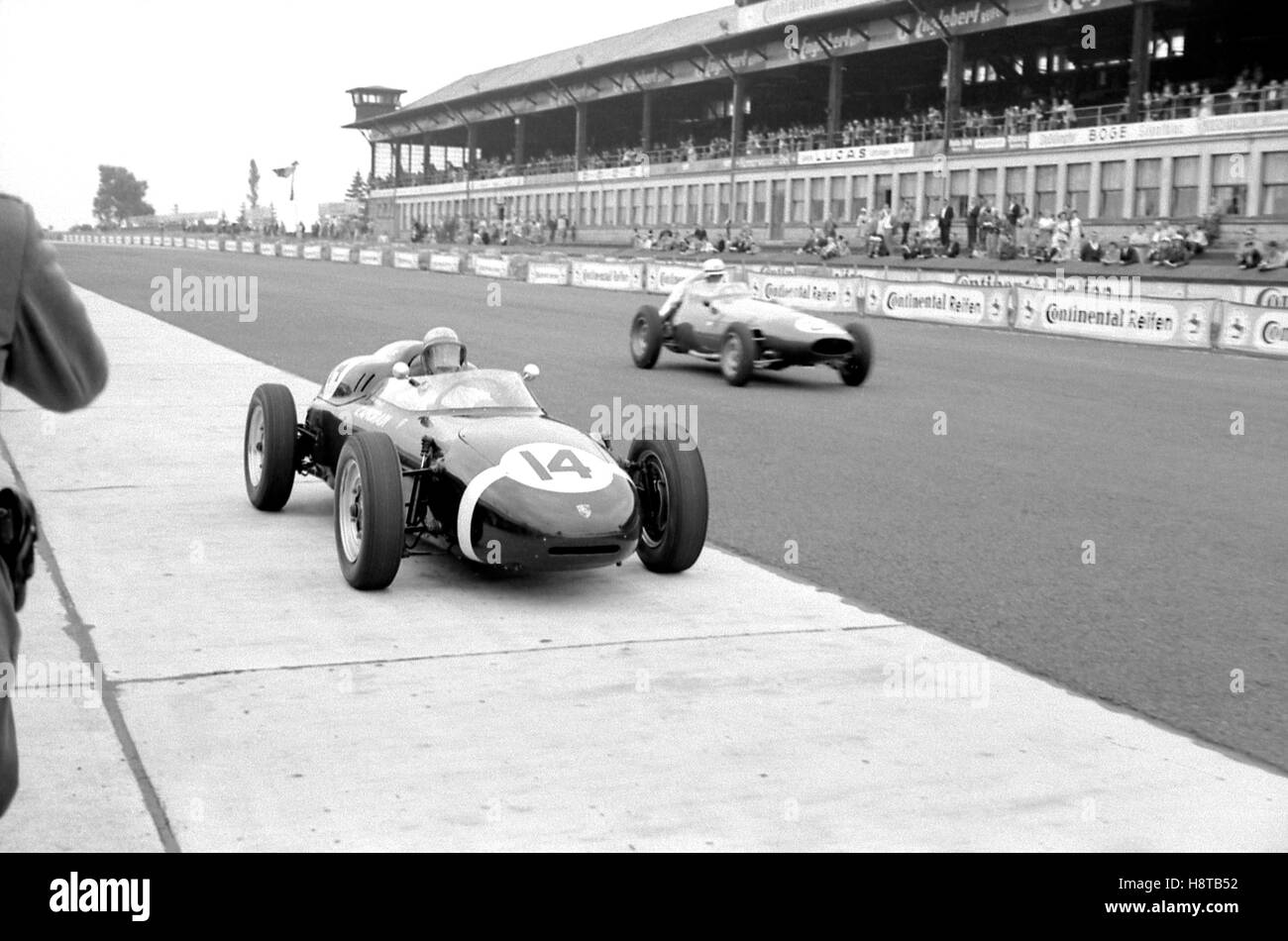 1960 GERMAN GP HERRMANN CAMORADI WALKER PORSCHE HENRY TAYLOR LAYSTALL ...