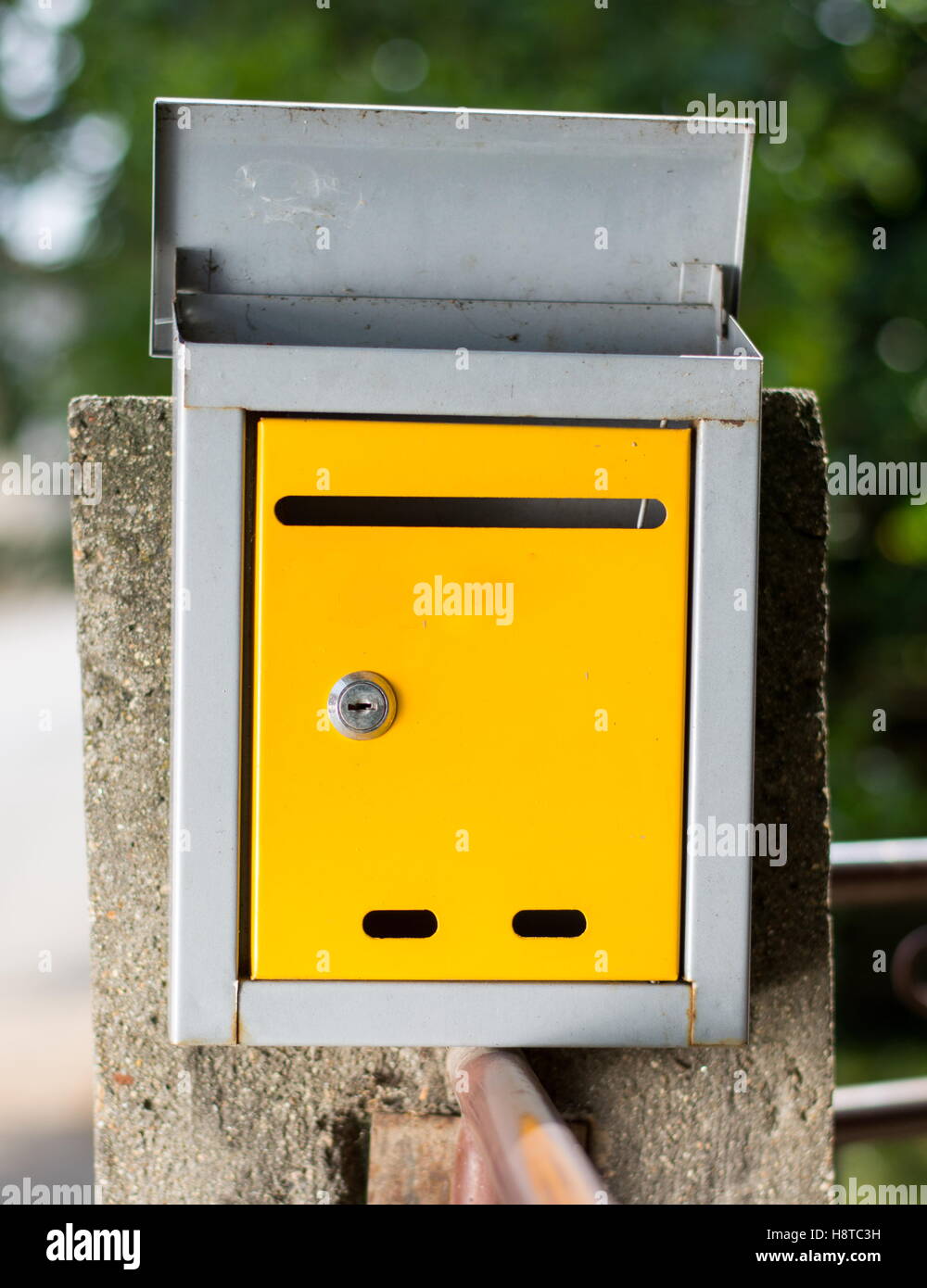 Waiting for a box hi-res stock photography and images - Alamy