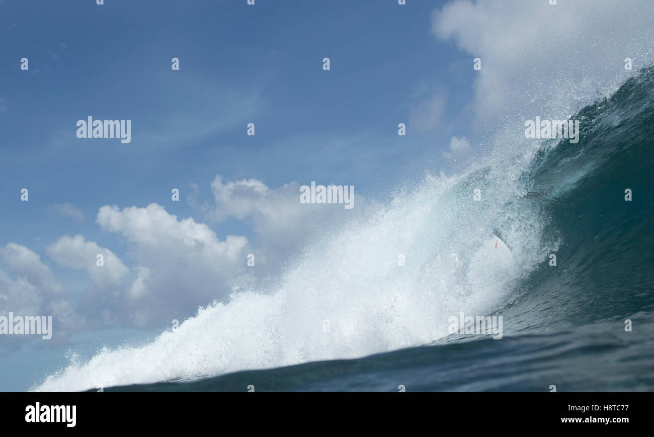 Tubular wave hi-res stock photography and images - Alamy