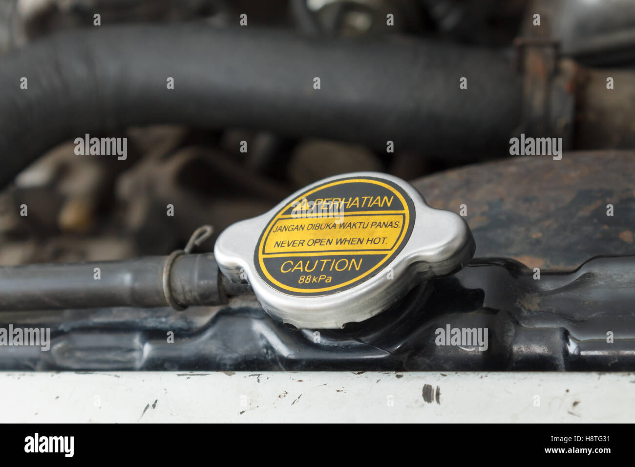 Radiator cap hi-res stock photography and images - Alamy