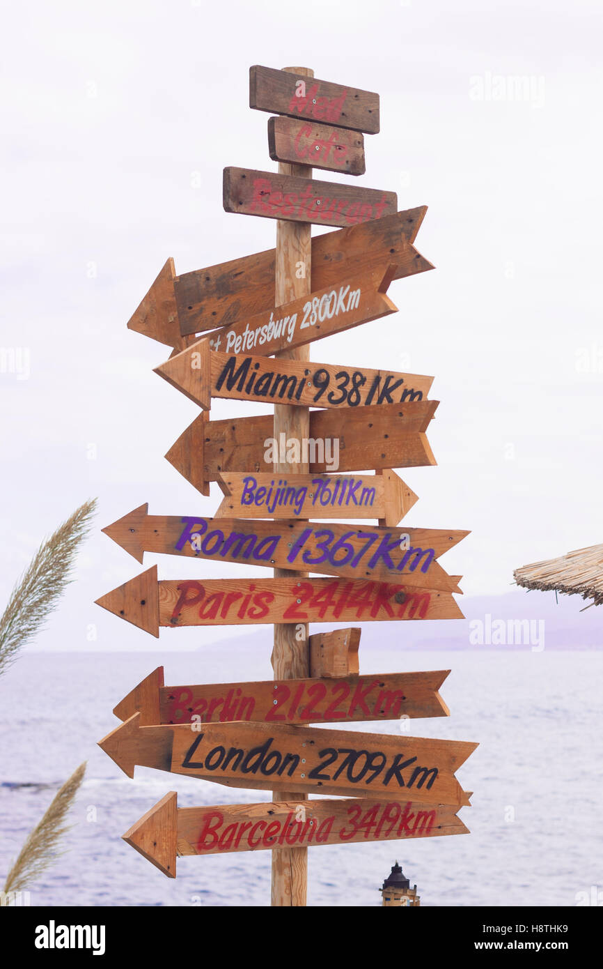 Multi directional sign hi-res stock photography and images - Alamy