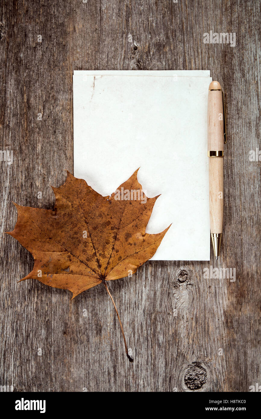 Rustic maple leaf and blank paper with a pen Stock Photo - Alamy