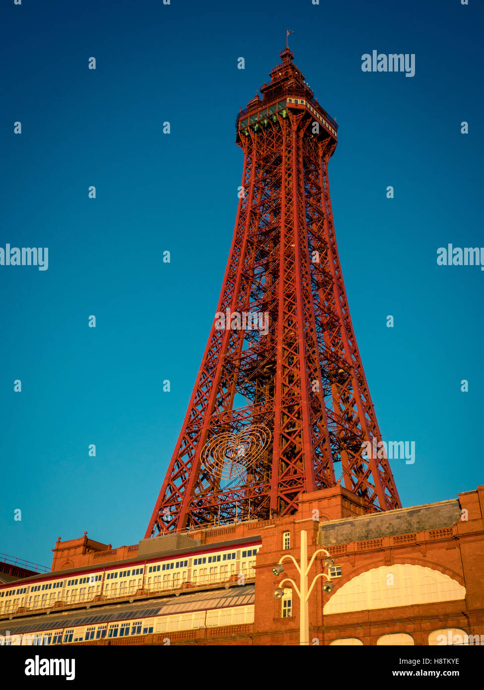Blue sky blackpool hi-res stock photography and images - Alamy