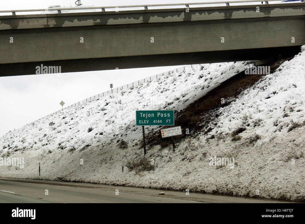 Winter Scene showing the summit of Tejon Pass Stock Photo - Alamy