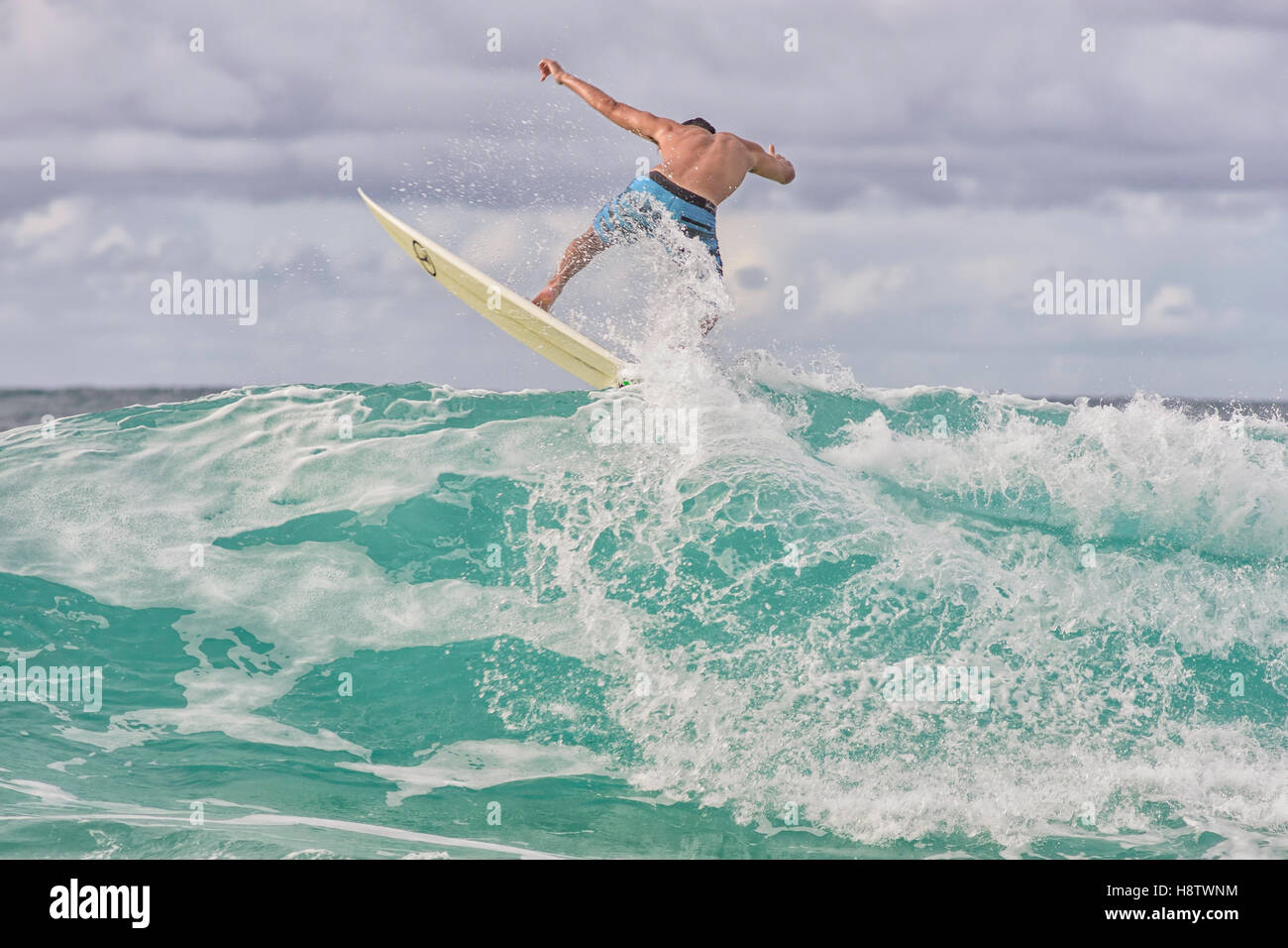 Surfer at Banzai Pipeline, North Shore Oahu Hawaii, waves on this day ...