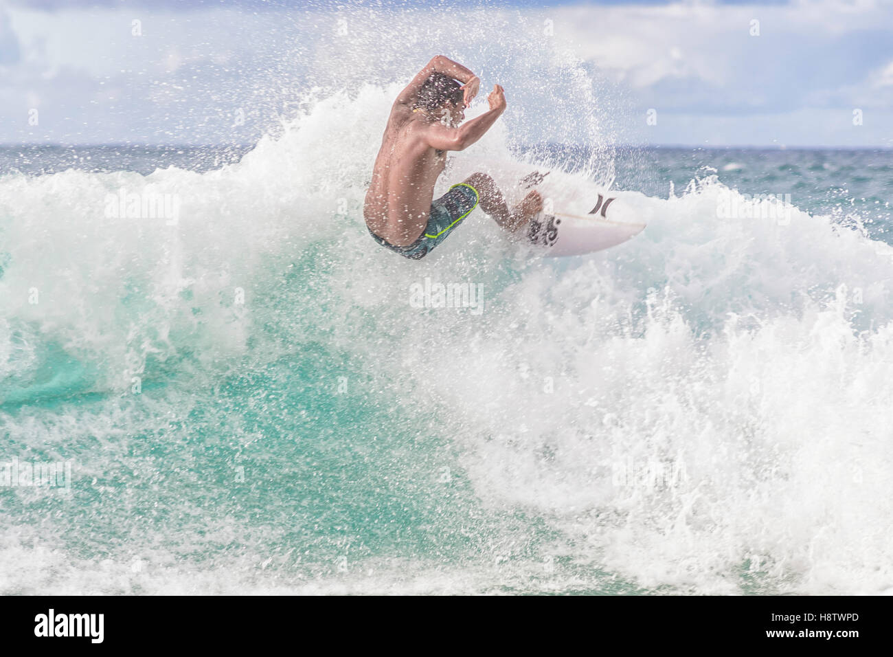 Surfer at Banzai Pipeline, North Shore Oahu Hawaii, waves on this day ...
