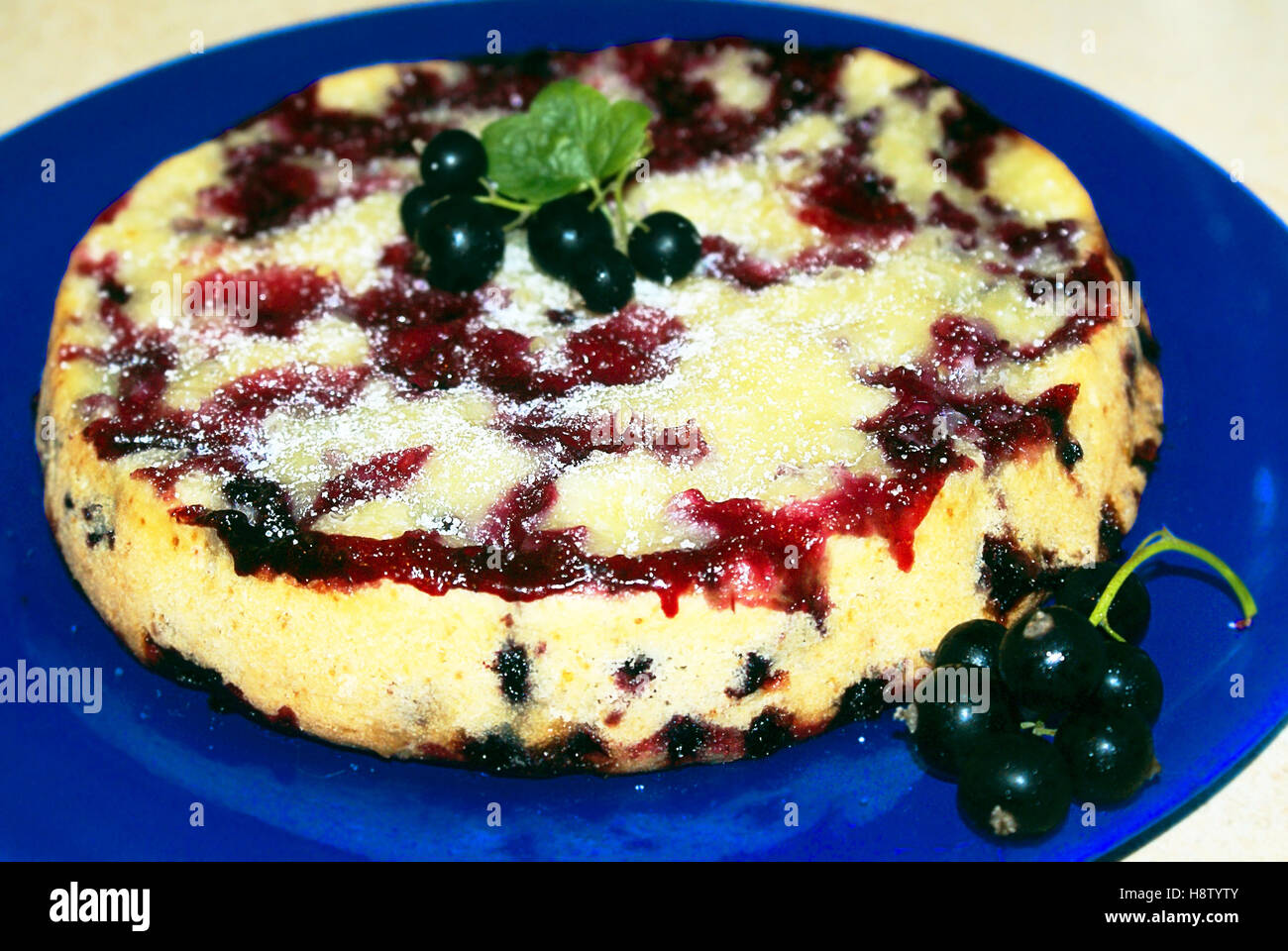 Black currants cake hi-res stock photography and images - Alamy