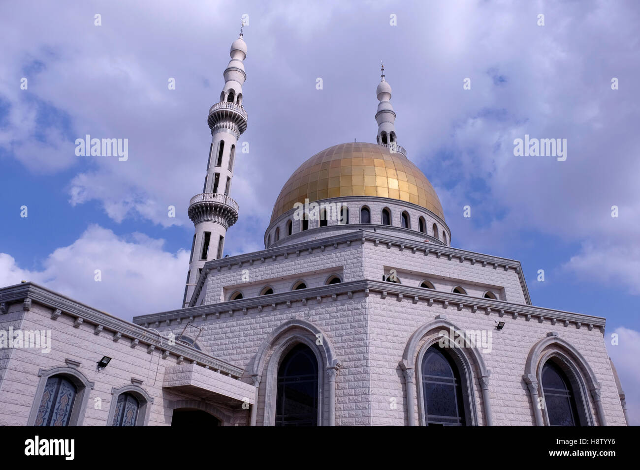View of the new massive Arauda mosque built in the Arab town of ...