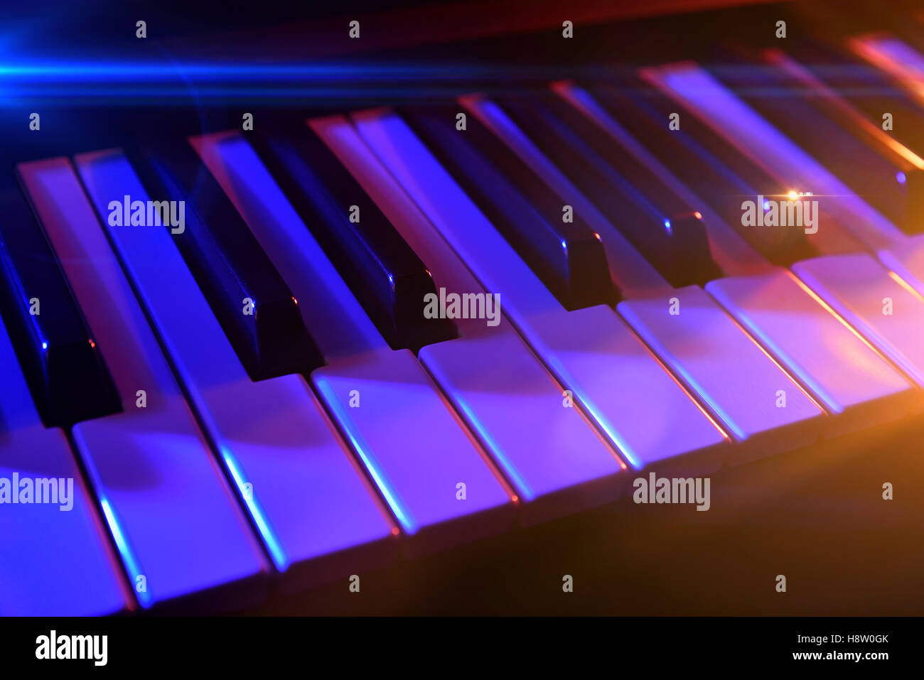 Synthesizer keyboard hi-res stock photography and images - Alamy