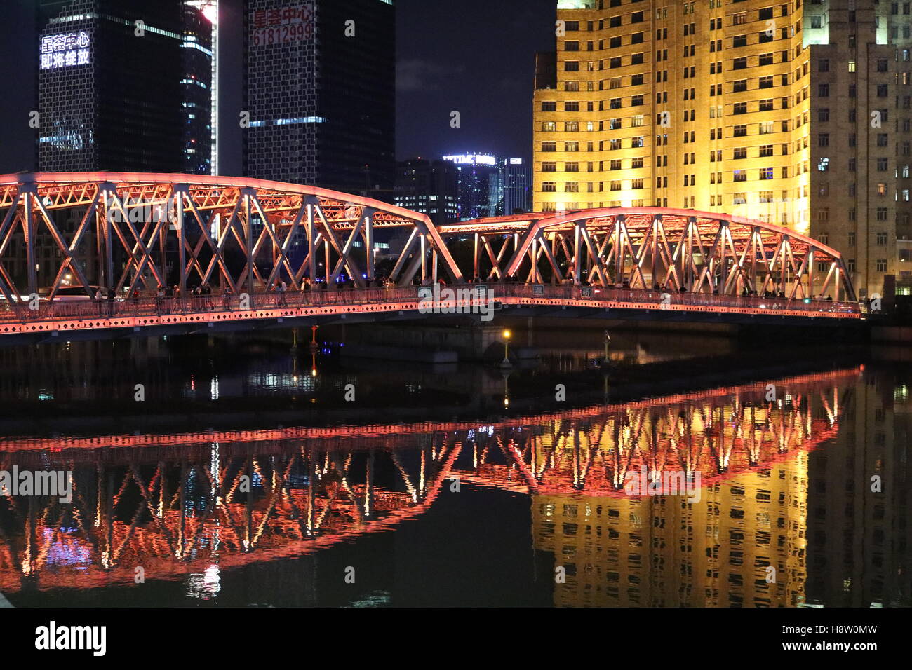 Night bridge hi-res stock photography and images - Alamy