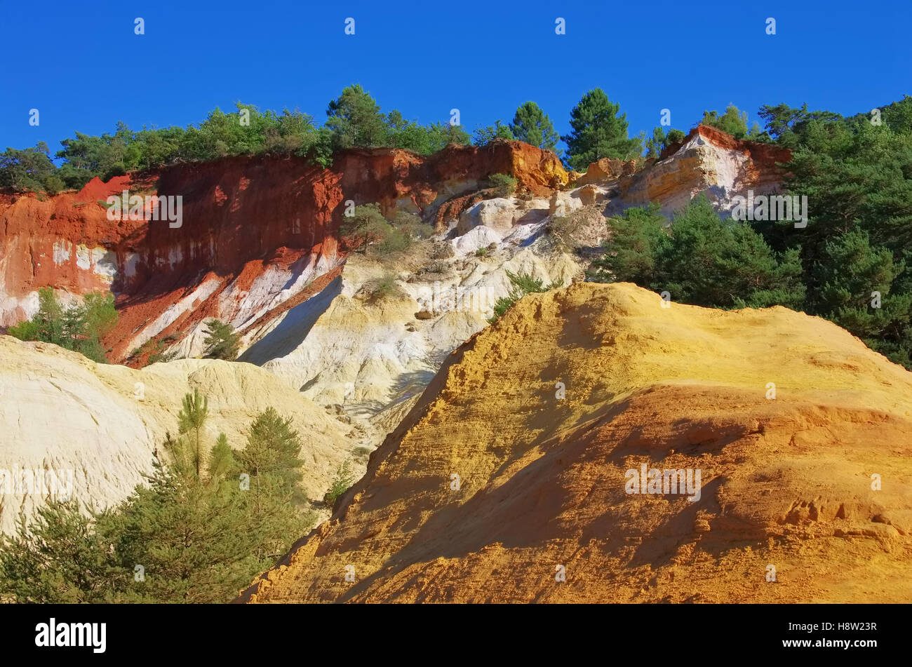 Rustel Ockerfelsen - Rustel Colorado, Ochre, Luberon, Provence, France ...