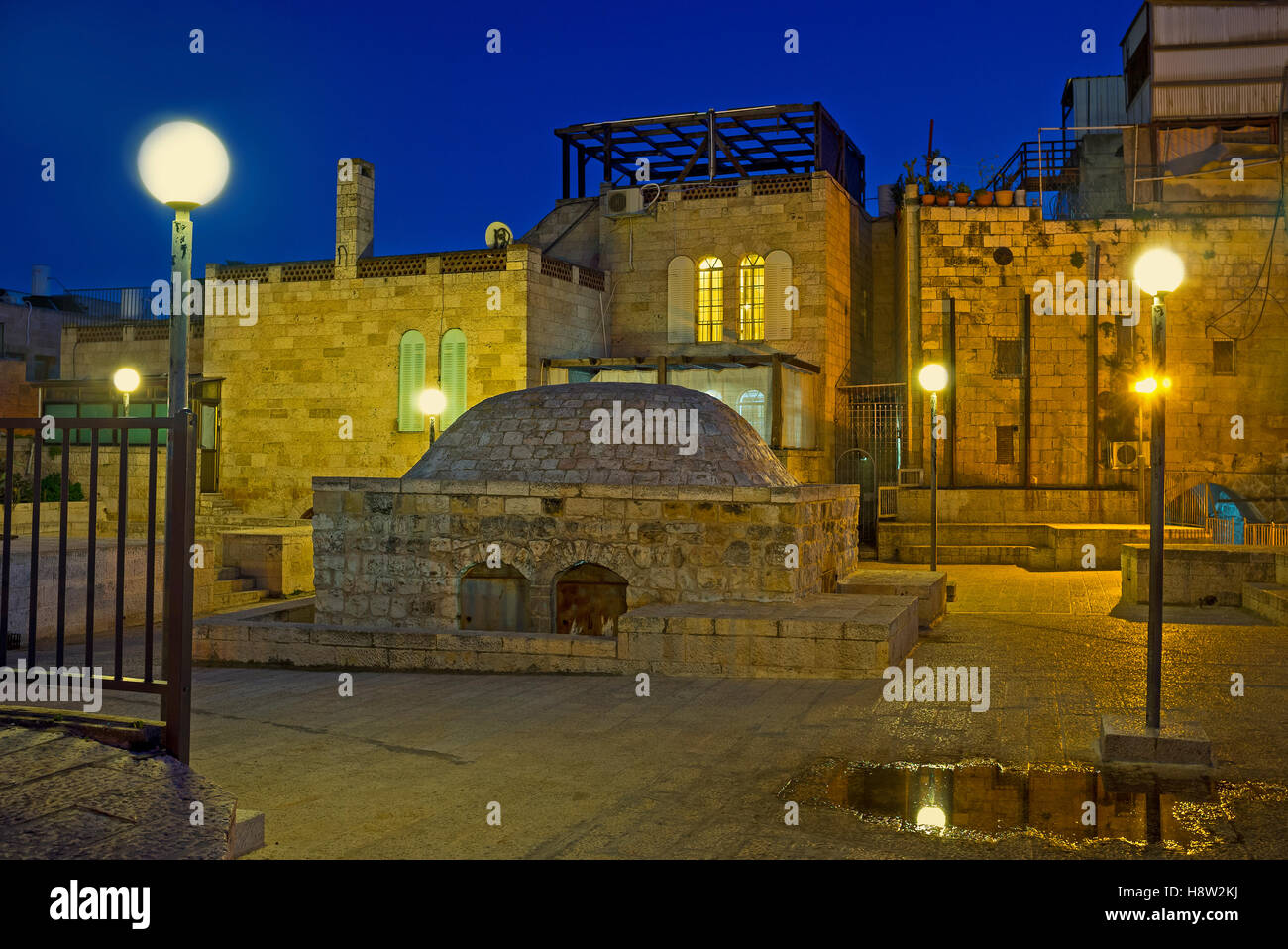 The walk on the Jerusalem's roofs in Jewish Quarter is the popular ...