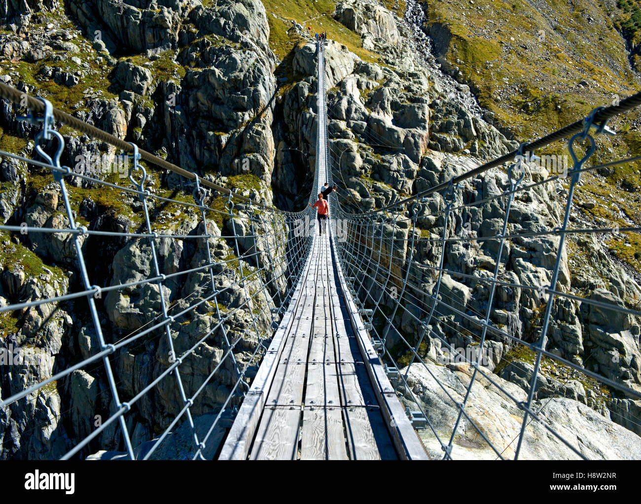 Trift Bridge, longest pedestrian-only suspension bridge in Swiss Alps ...