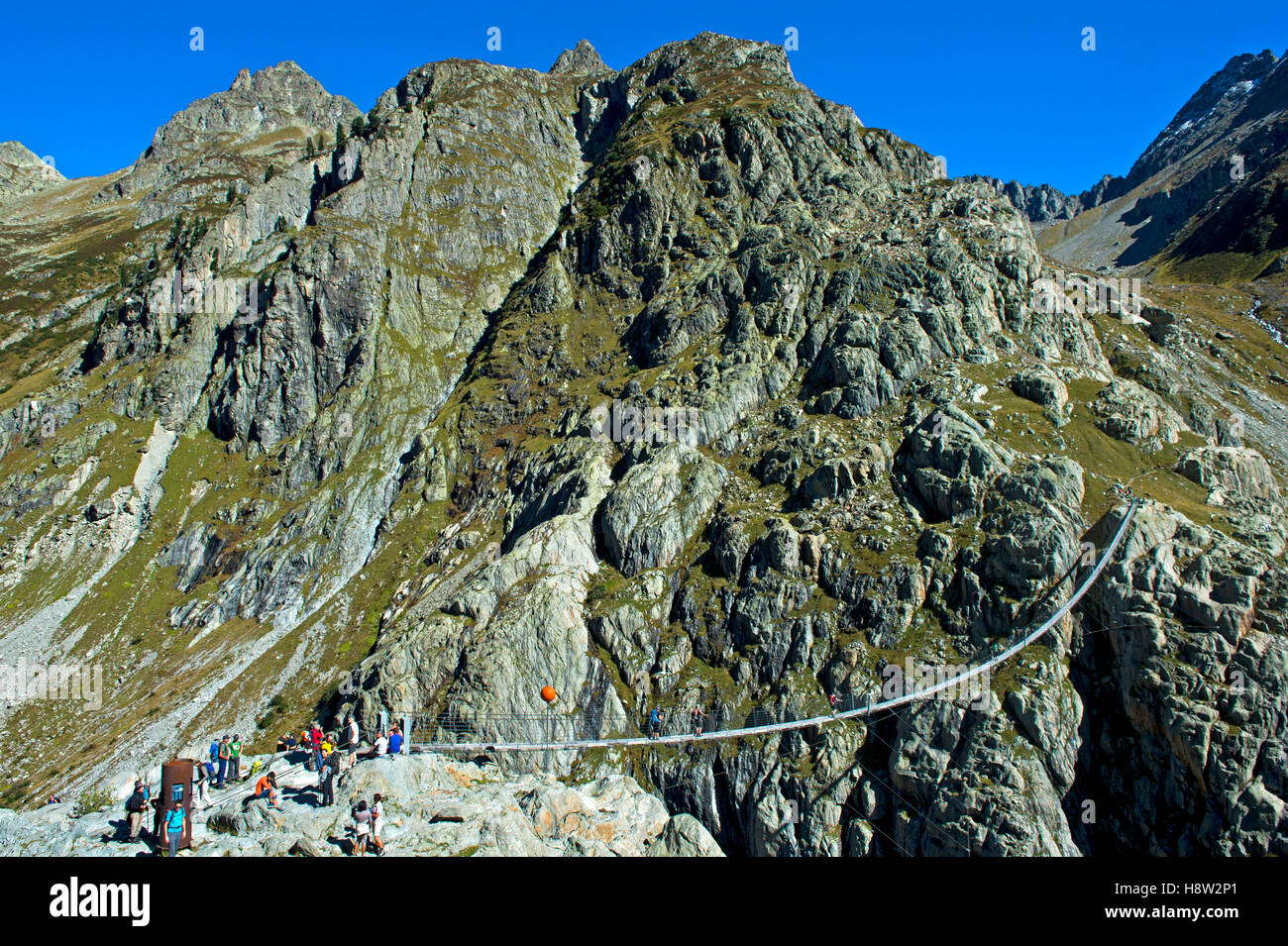 Trift Bridge, longest pedestrian-only suspension bridge in Swiss Alps ...