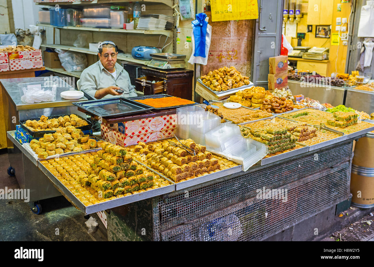 Palestine sweets hi-res stock photography and images - Alamy