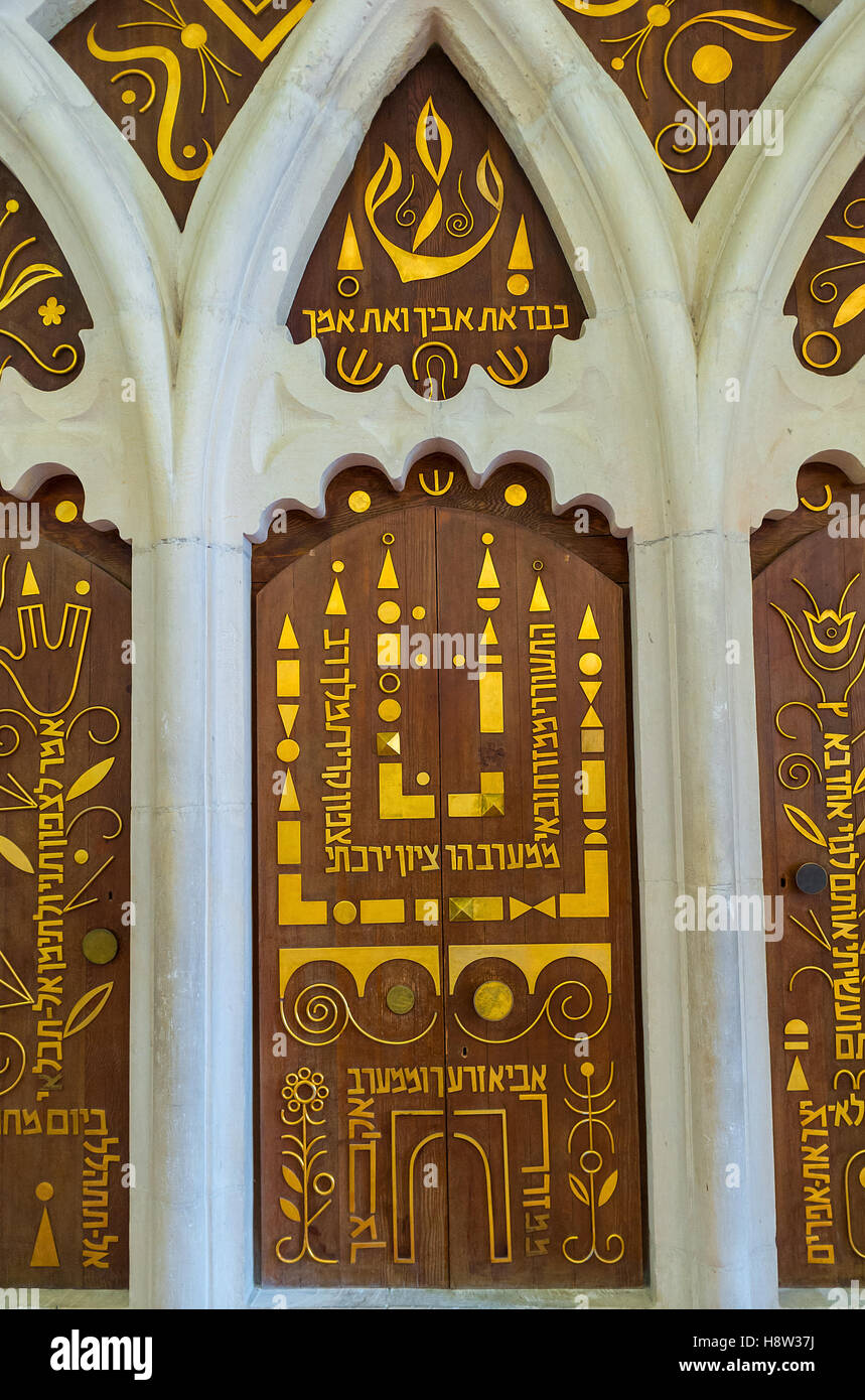 The golden decoration of the Holy Ark in Yochanan ben Zakai Synagogue ...