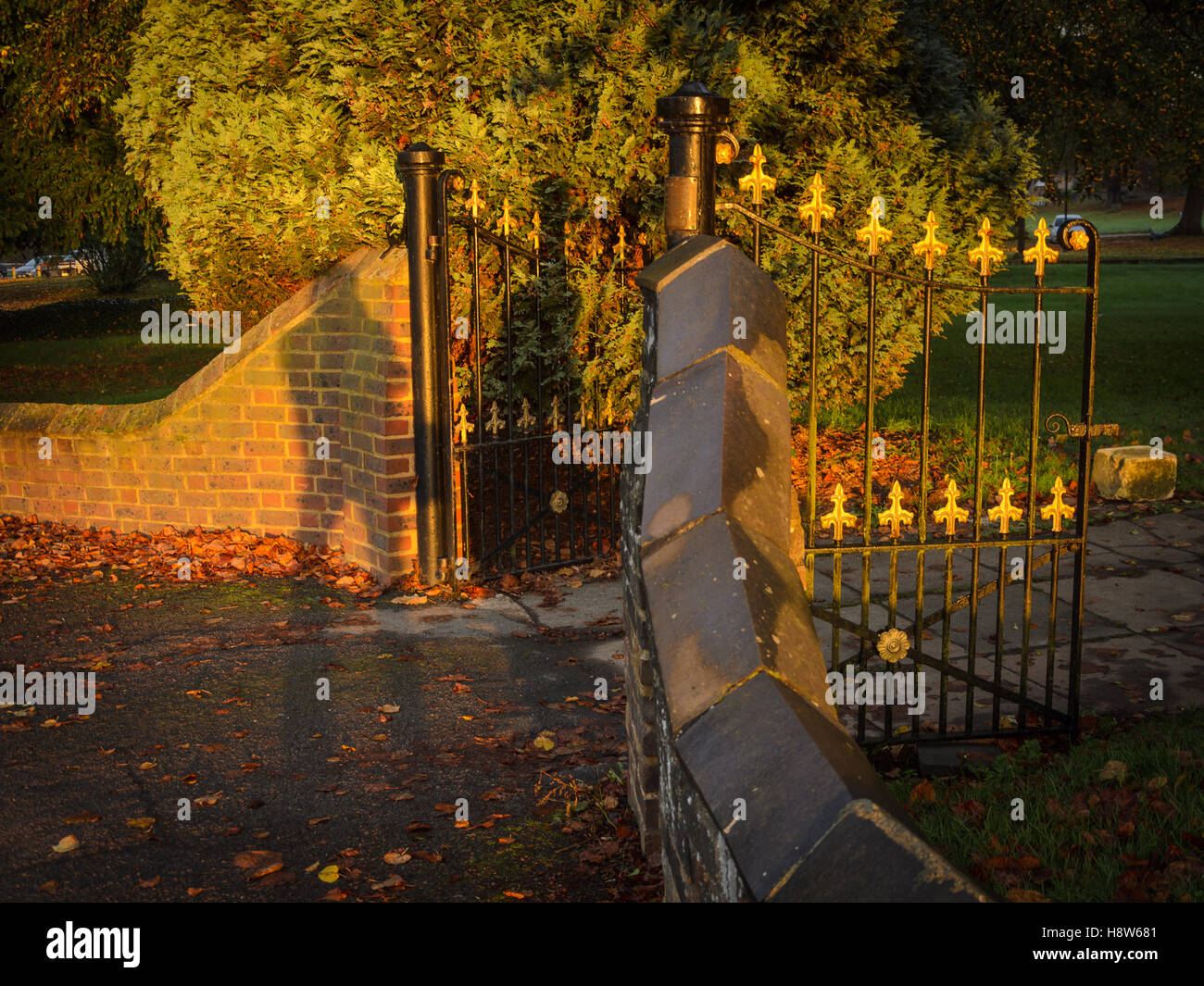 Big metal gate hi-res stock photography and images - Alamy