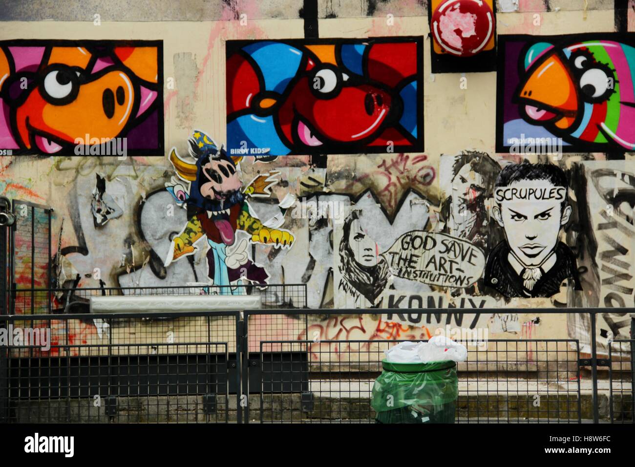 Dali paris museum hi-res stock photography and images - Alamy