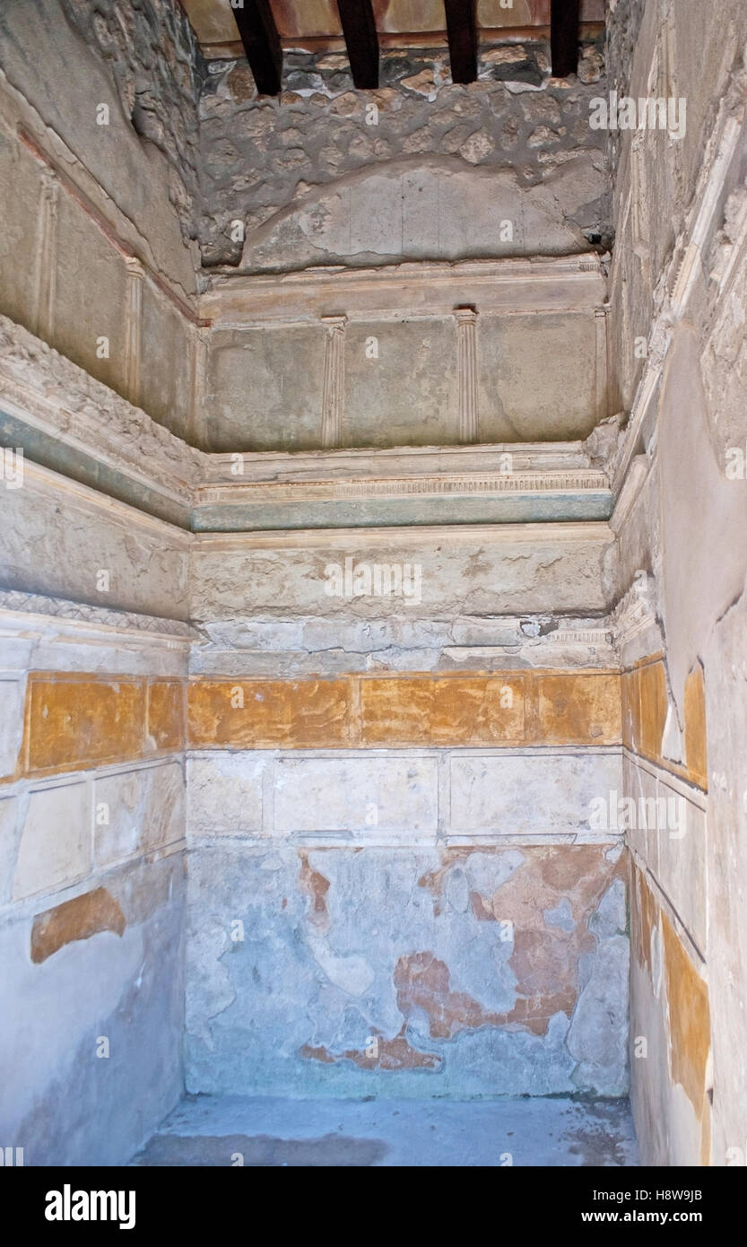 The painted wall in the chamber of ancient villa Stock Photo - Alamy