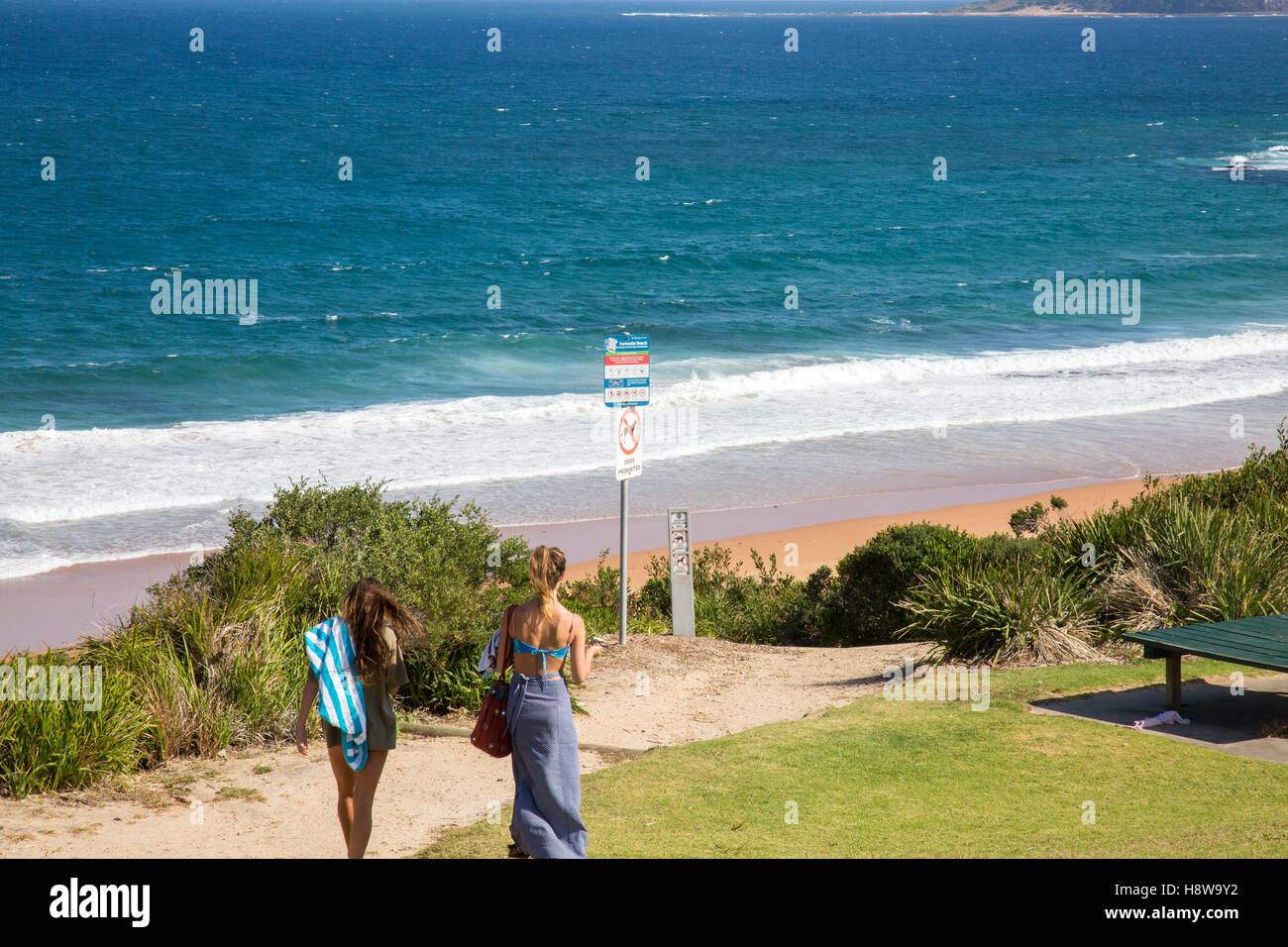 Teenagers Walking On Beach Stock Photos & Teenagers Walking On Beach ...