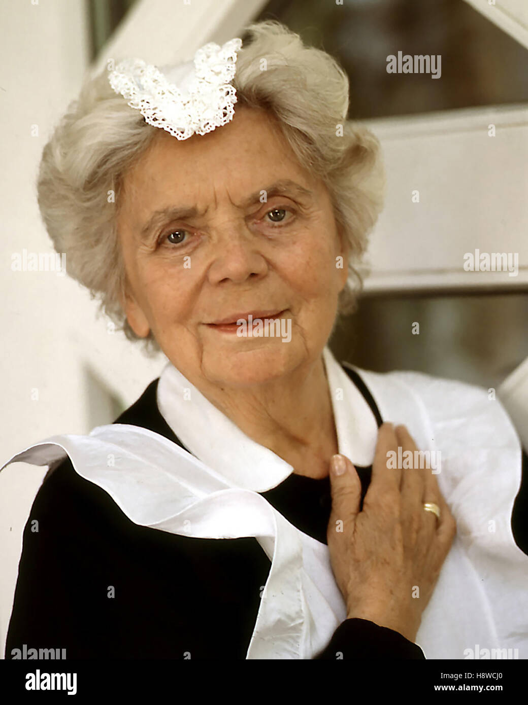 HEIDI KABEL als Garderobenfrau Elfriede, 1994, Key: Portrait ...