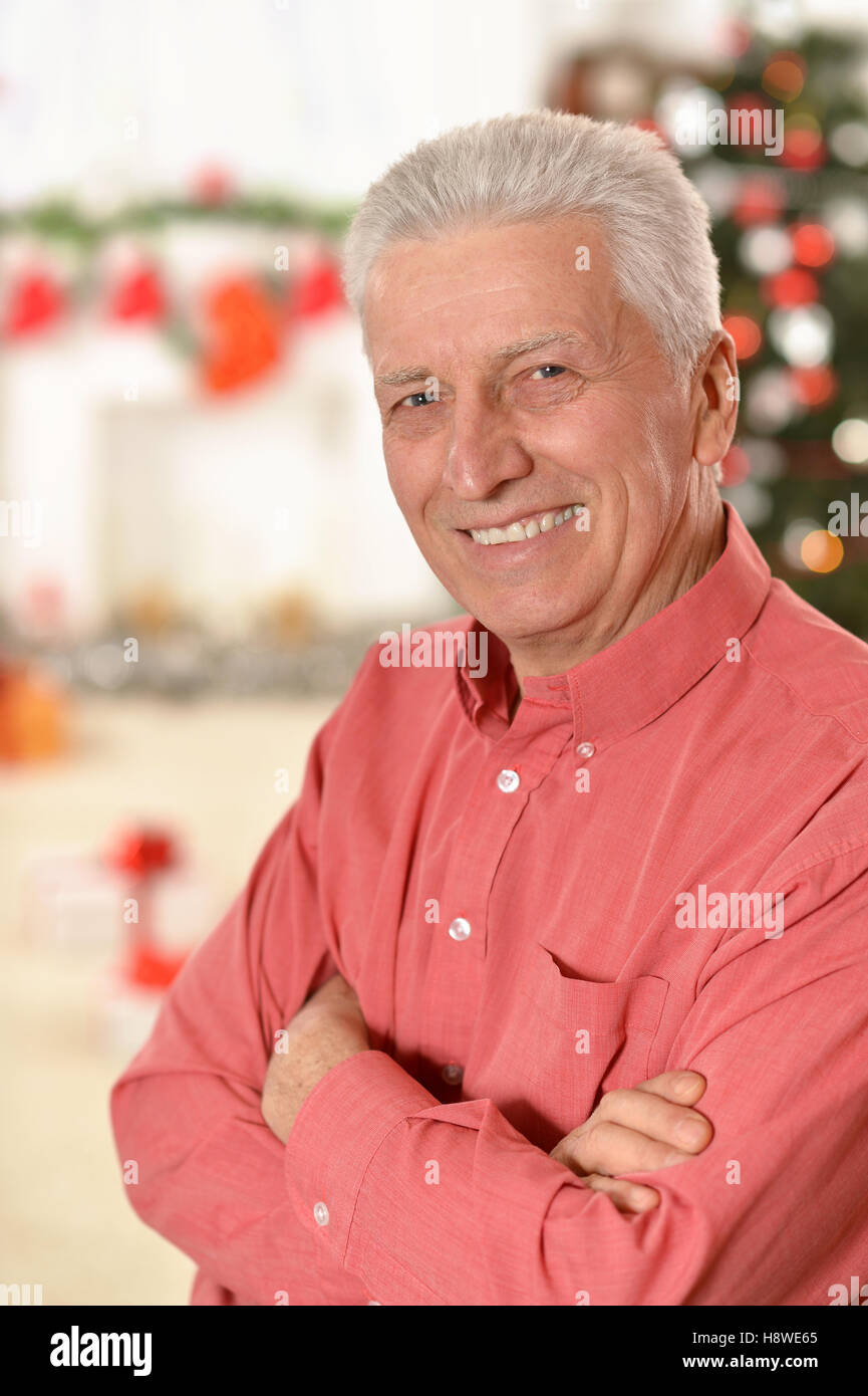 Smiling grandpa hi-res stock photography and images - Alamy