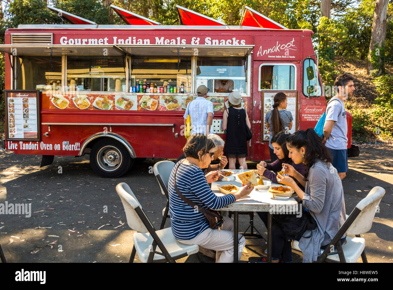 San Francisco, CA, USA, Group Women Tourists, Family Sharing Food ...