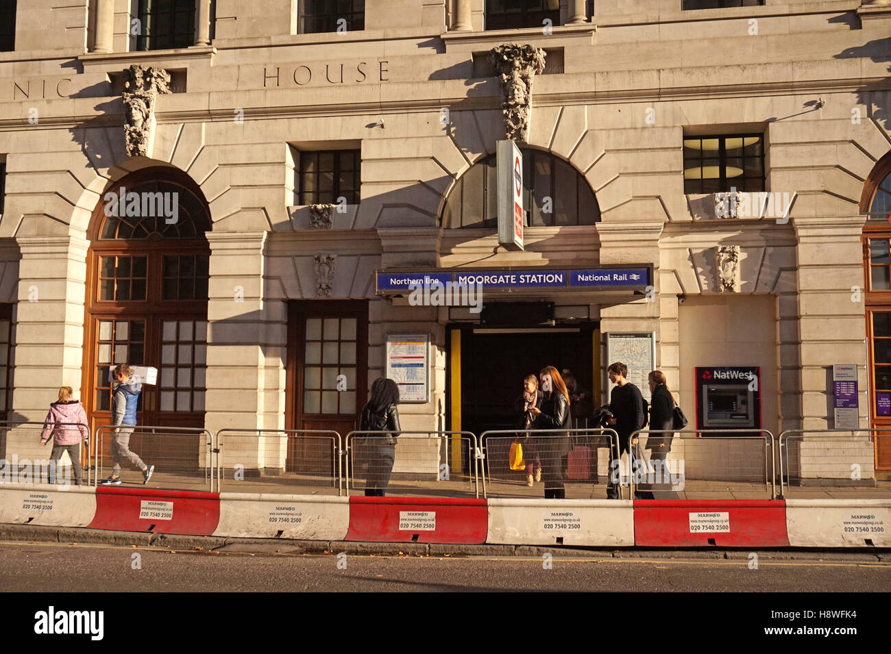 Moorgate underground station hi-res stock photography and images - Alamy