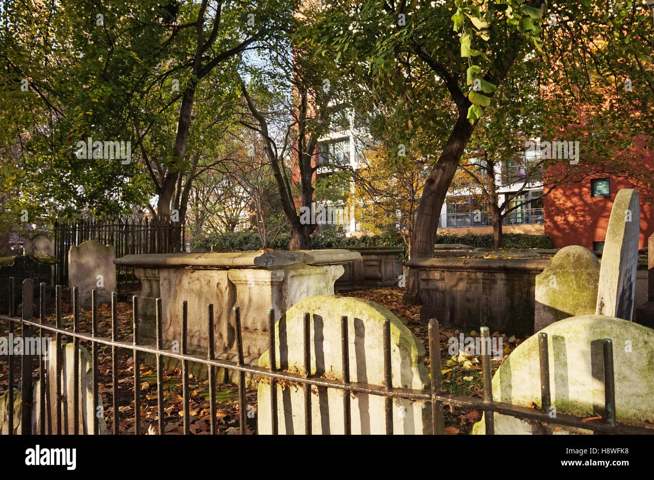 Bunhill Fields Burial Ground Cemetery, London, England, Uk Stock Photo ...
