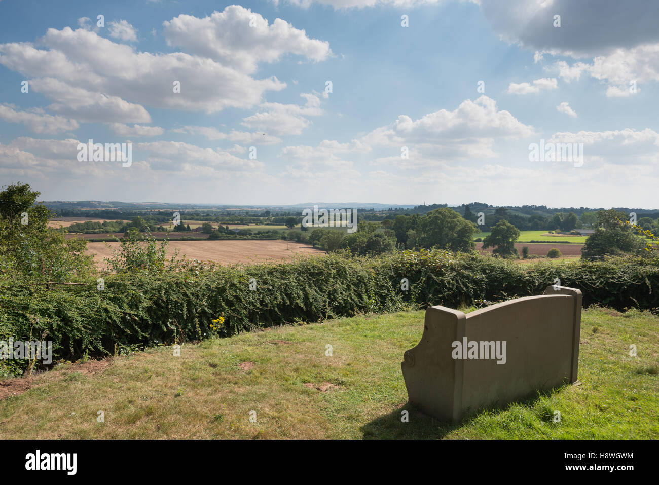 Snitterfield village bench viewpoint hi-res stock photography and ...