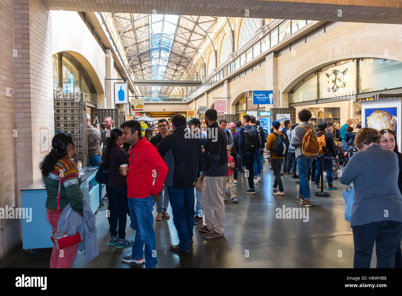 Busy shopping mall crowds hi-res stock photography and images - Alamy