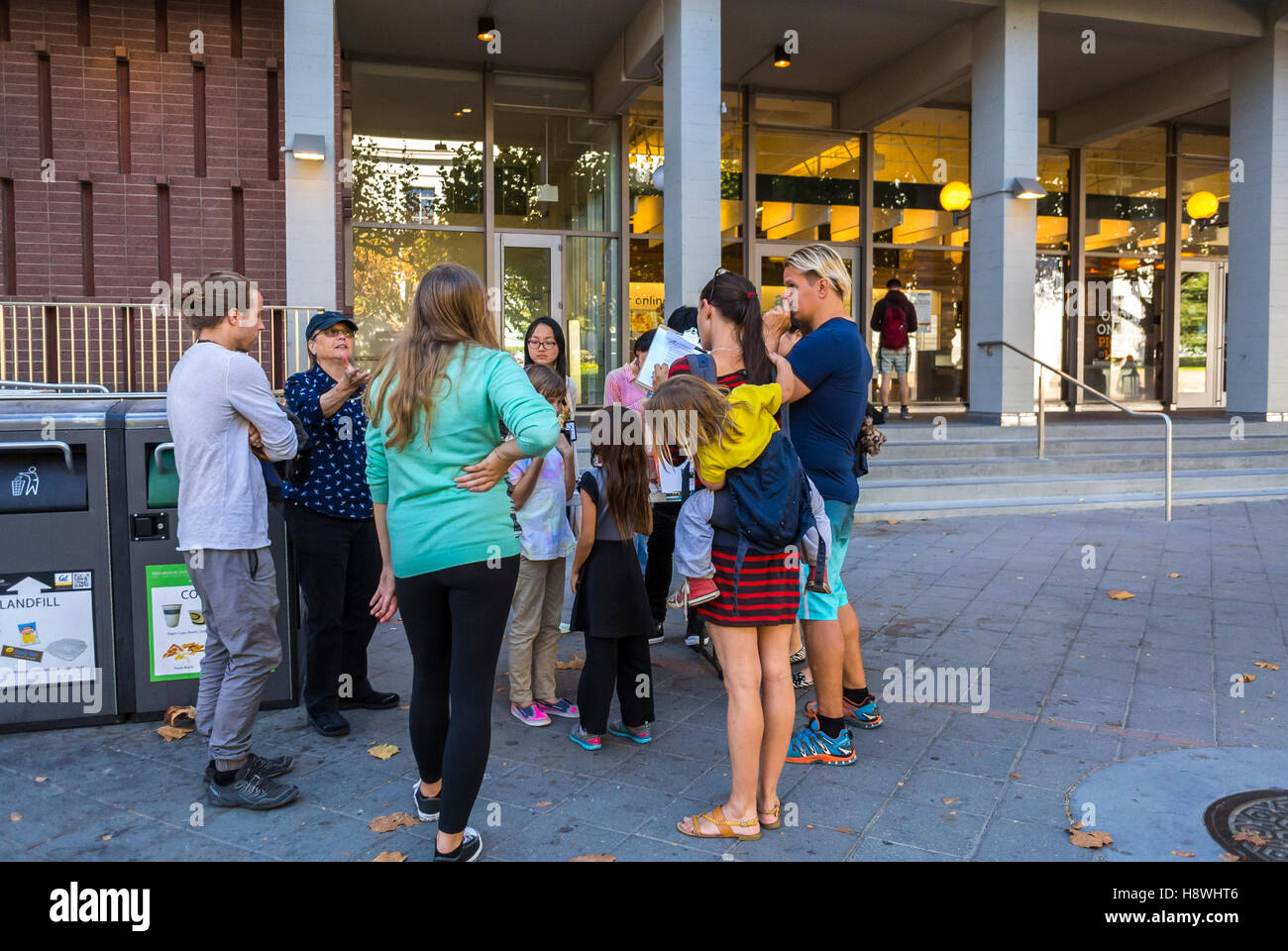 Campus tour hi-res stock photography and images - Alamy