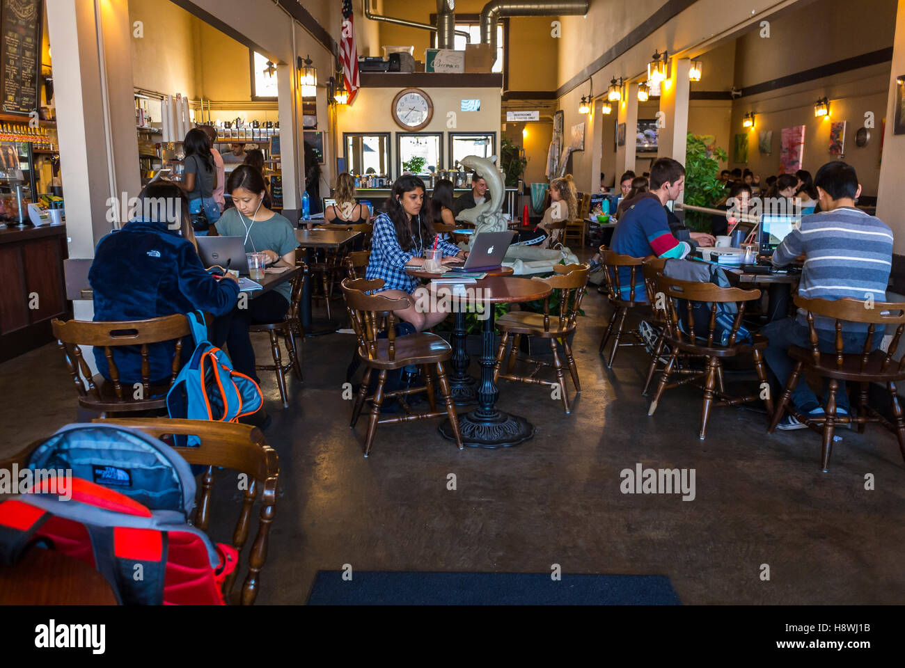 University campus busy cafe hi-res stock photography and images - Alamy