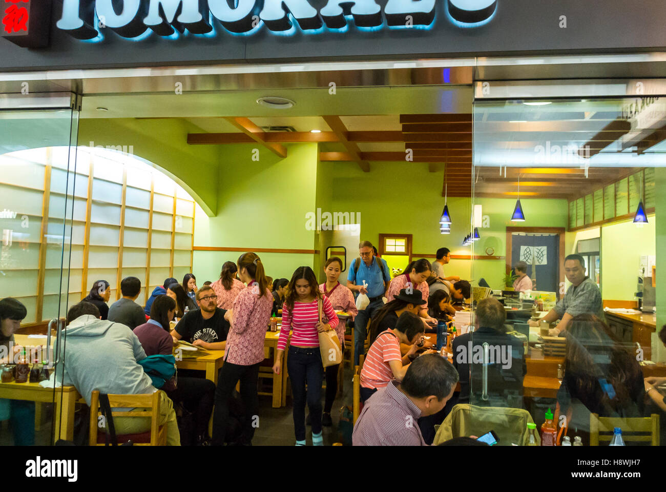 Crowd lights design tables hi-res stock photography and images - Alamy