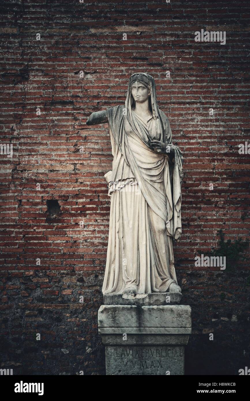 Closeup woman statue in hi-res stock photography and images - Alamy