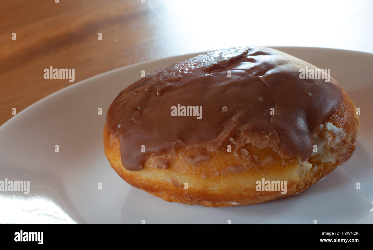 Donut filling hi-res stock photography and images - Alamy