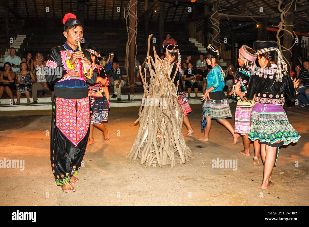 Akha Burmese dance Stock Photo - Alamy