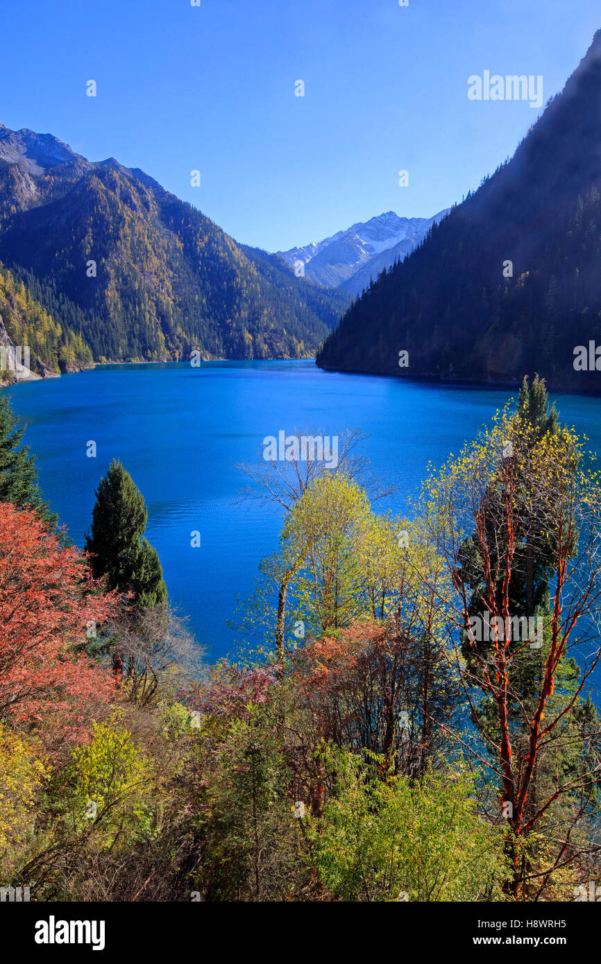 Long lake, Jiuzhaigou valley, Sichuan, China Stock Photo - Alamy