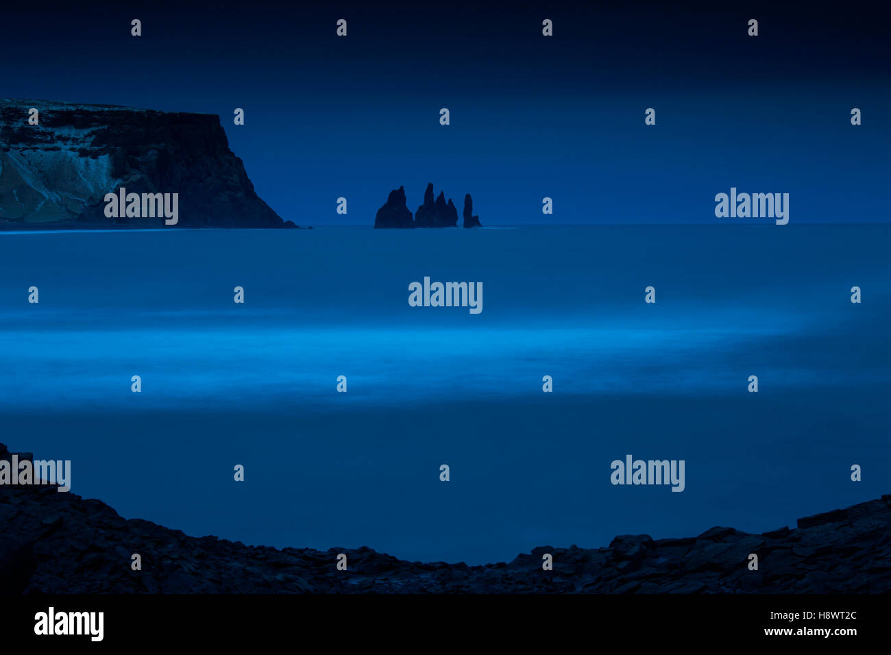 Night Ocean seen from a concave rock, Vik, Iceland Stock Photo - Alamy