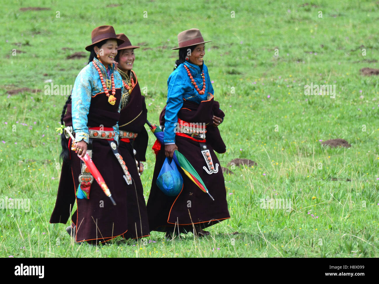 Women in traditional dress during Lapste - Tibet China Stock Photo - Alamy