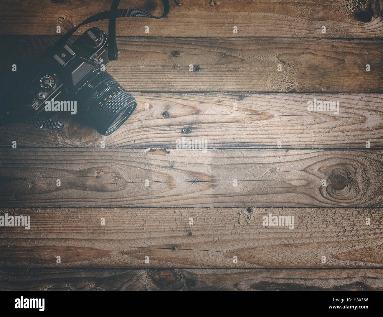 Vintage camera on wooden background Stock Photo - Alamy
