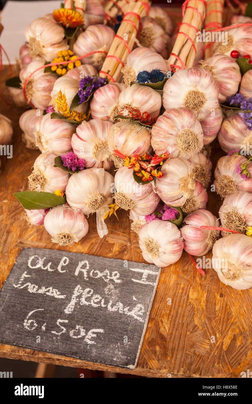 French garlic bulbs hi-res stock photography and images - Alamy